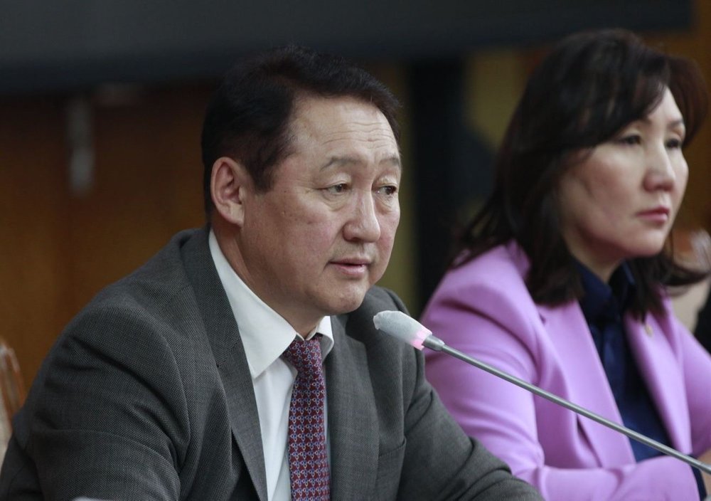 Бусдыг дарамтлаж үл хөдлөх хөрөнгийг нь булааж буй явдлыг таслан зогсоох чиглэлийг Засгийн